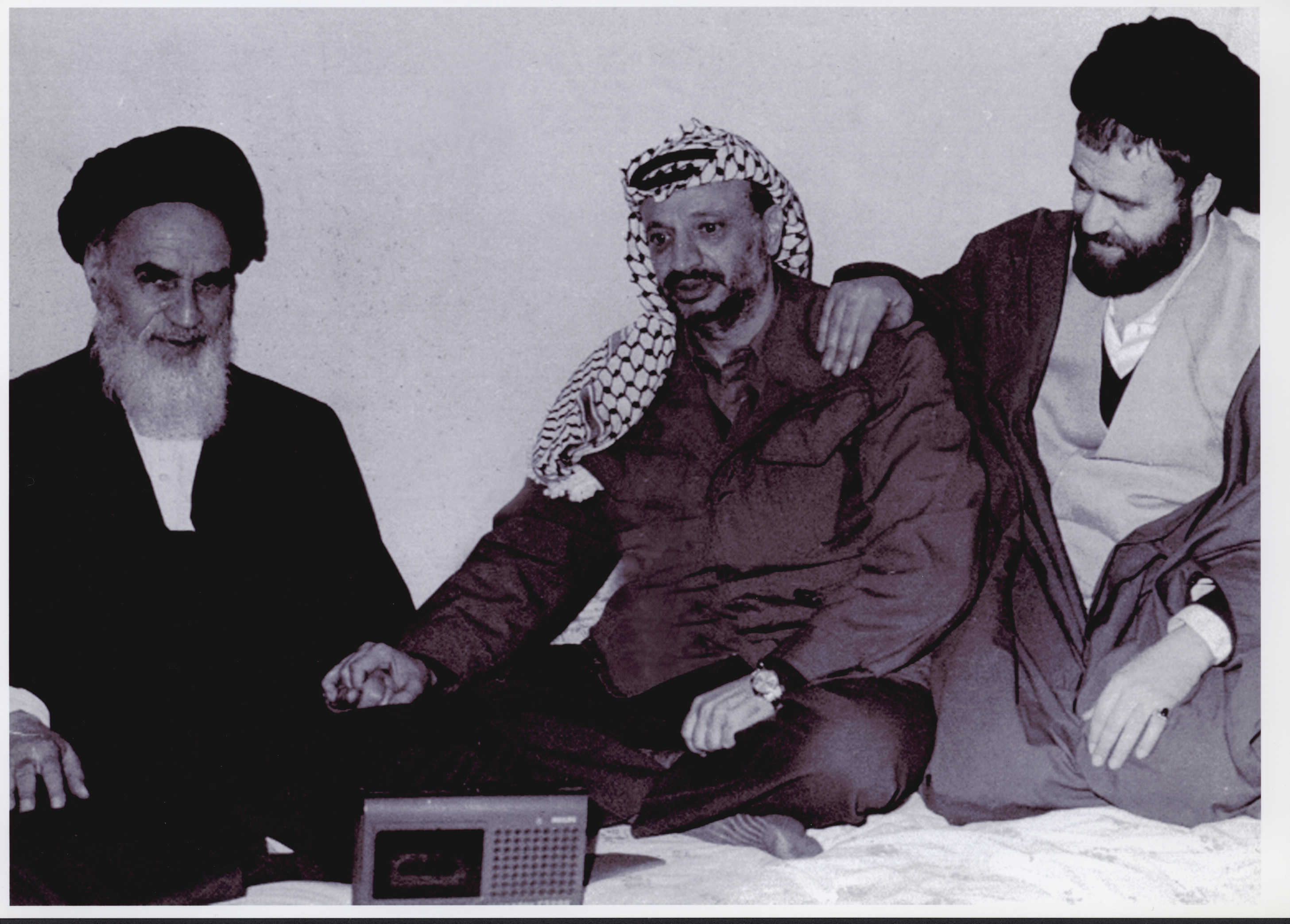 رفیقِ نیمه راه یادداشت سایت جامع امام خمینی رحمة الله علیه